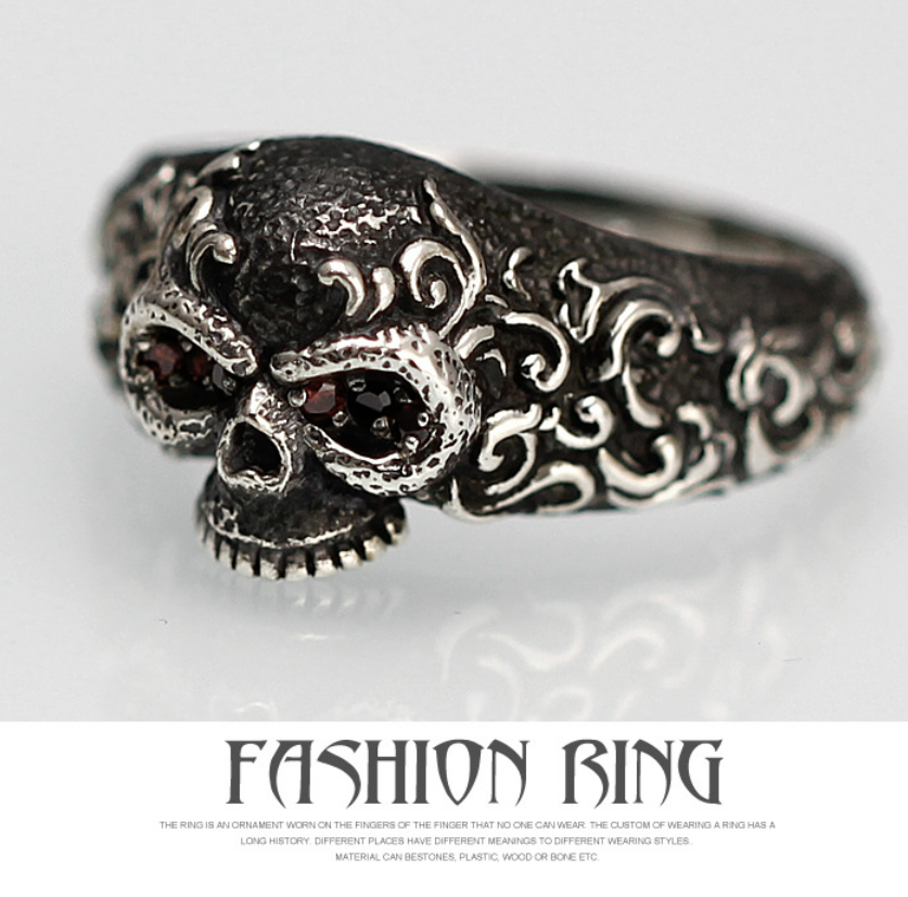 Vintage Engraving Skull Red Eye Ring – Taraiga